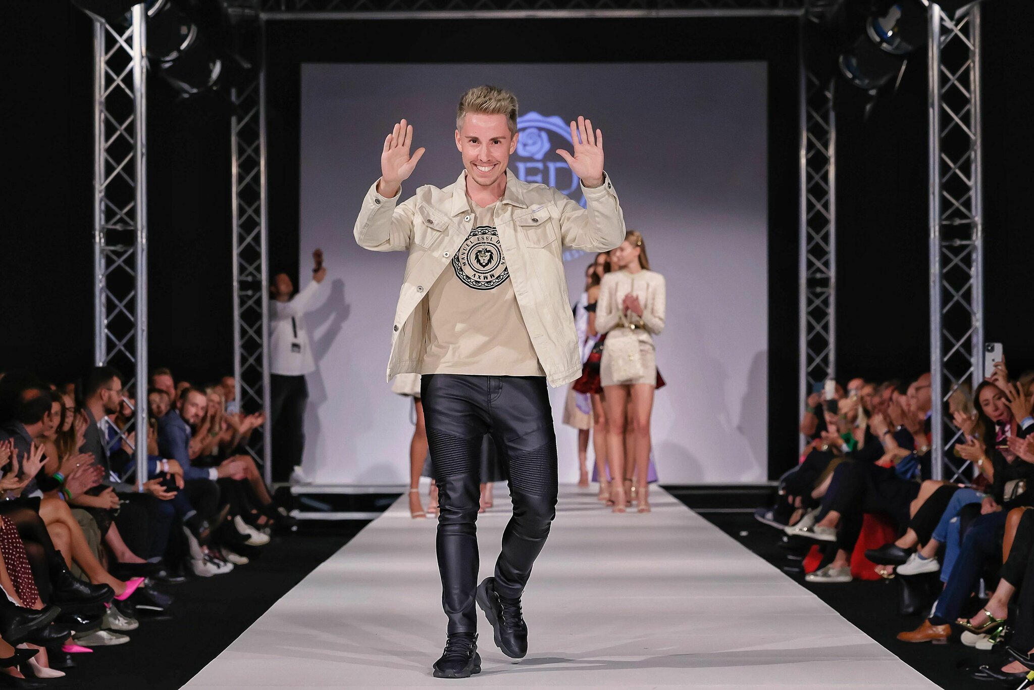 MQ Vienna Fashion Week: Modedesigner Manuel Essl rockt zum 4. Mal die "MQ Vienna Fashion Week ...