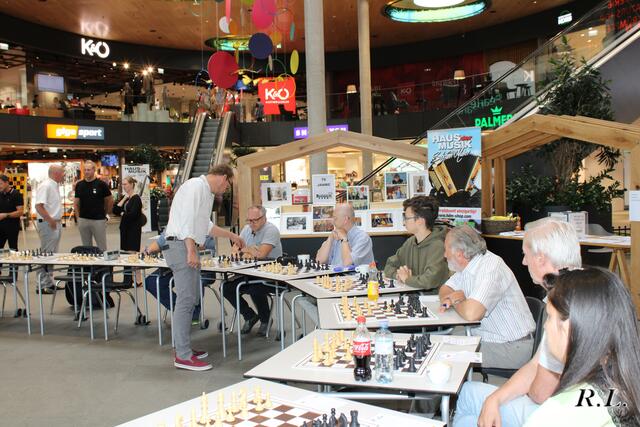 Markus Ragger im WEZ: Bildergalerie: Schach-Meister Markus Ragger im ...