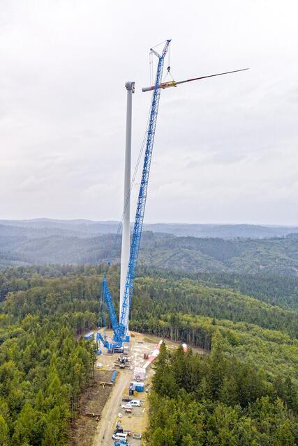 Montage der Rotorblätter abgeschlossen: Sechstes Windrad in Munderfing ...