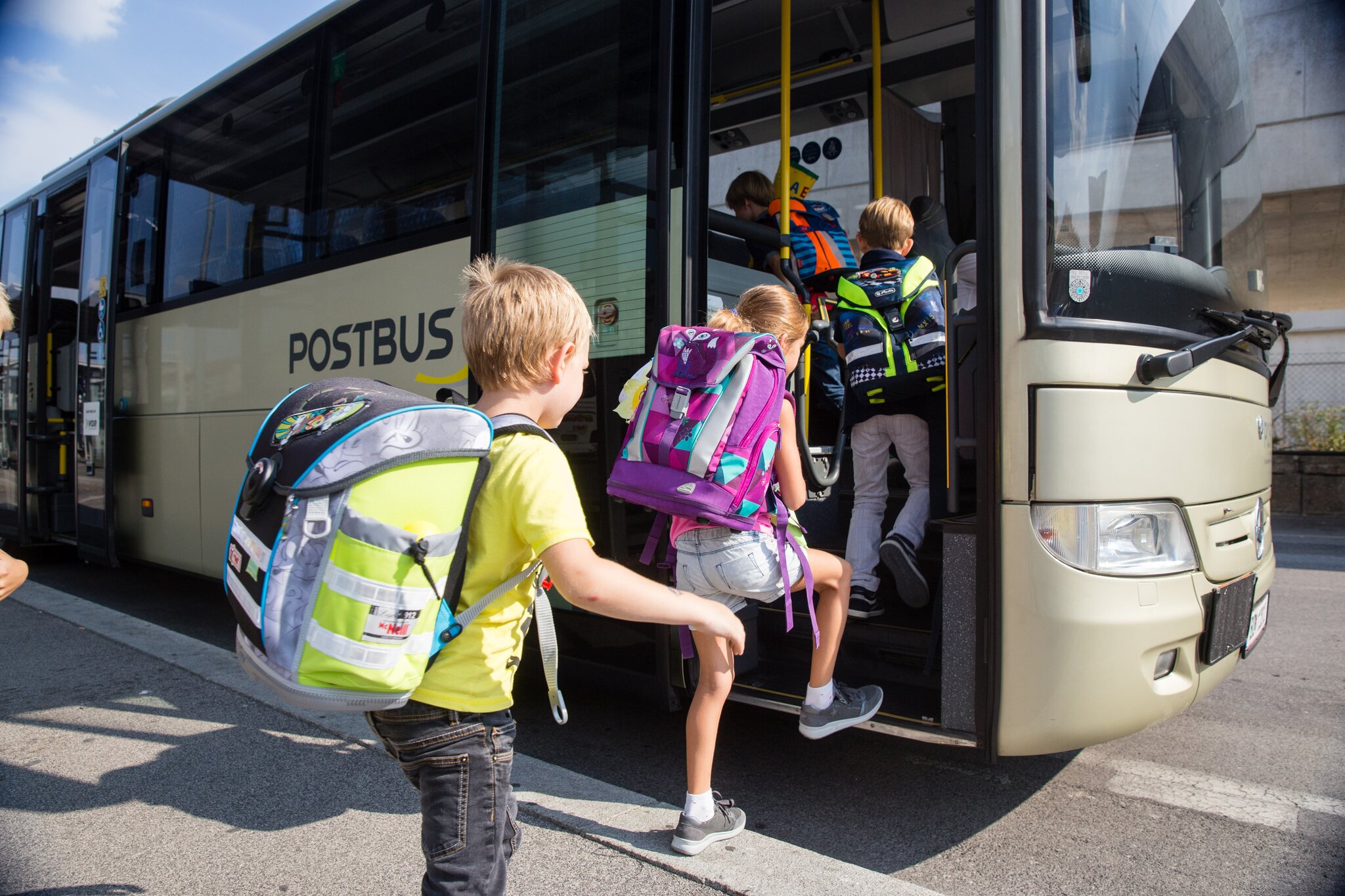 Öffis: Mit dem Postbus pünktlich und sicher zur Schule - Tirol