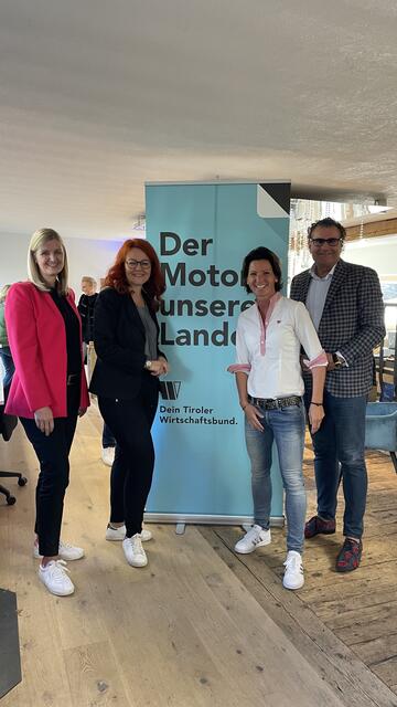 Wirtschaftsbund Ortsgruppe besucht CR LUXOR GmbH in Mils - Hall-Rum