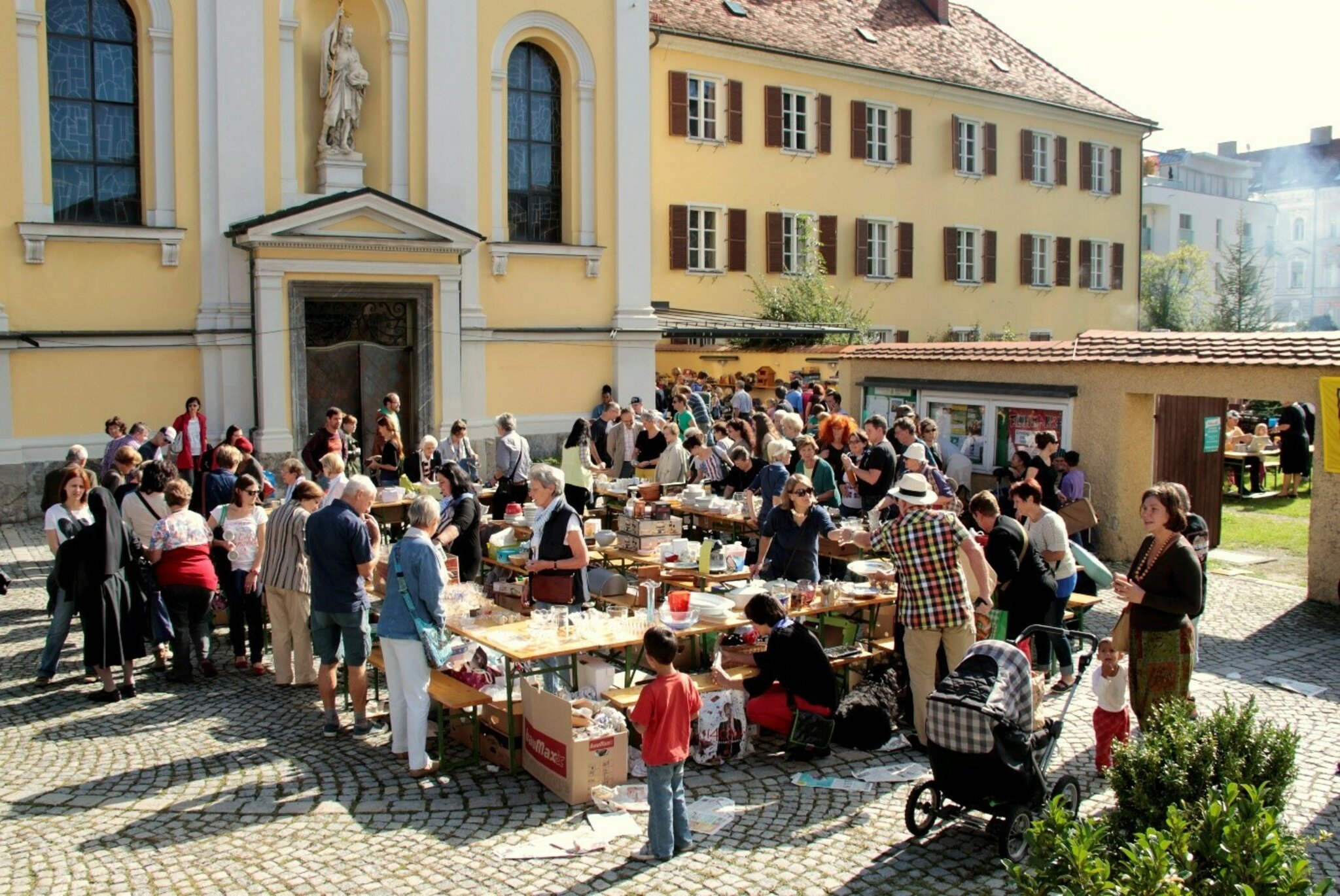 Grabenpfarre-Flohmarkt am 25.9.: Altes aus Geidorf, nachhaltig genutzt ...