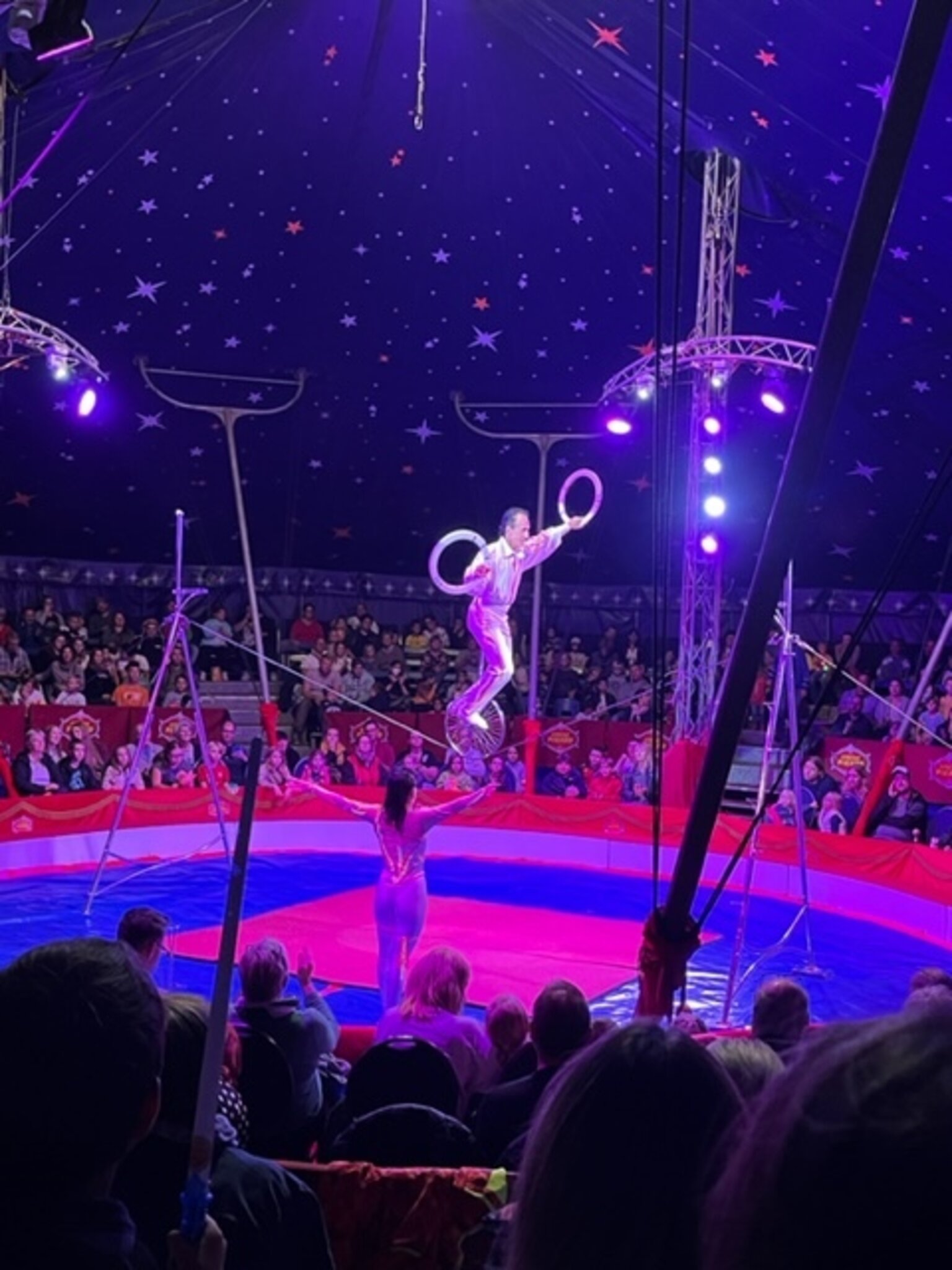 Leute: Circus Picard zeigt atemberaubende Acts in Krems - Krems