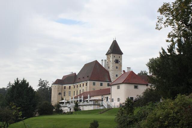 Zeitreise durch den Bezirk: Schloss Goldegg ist das älteste Gebäude ...