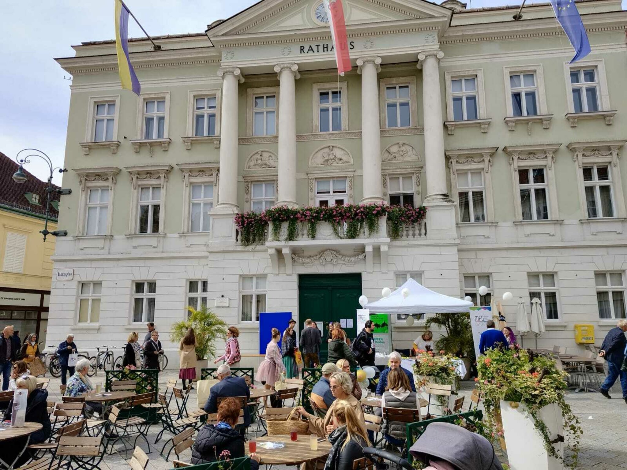 Infostand: MFG vor dem Badener Rathaus - Baden