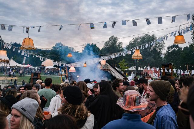 Viel Bass – viel Gaudi: Gans Anders Festival lockt Tausende Partytiger ...