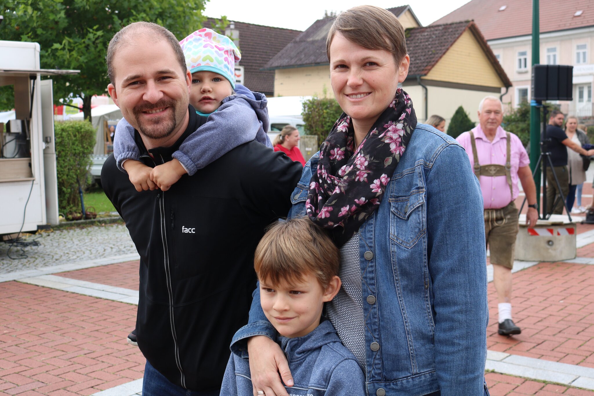 Frühshoppen in Krenglbach: Andrang am Krenglbacher Herbstmarkt - Wels ...
