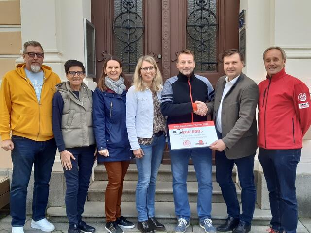Übergabe an Elternverein: ASK St. Valentin spendet 600 Euro an ...