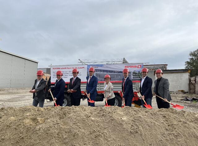 Spatenstich für Technologiecenter: Reform baut in Wels für die Zukunft ...