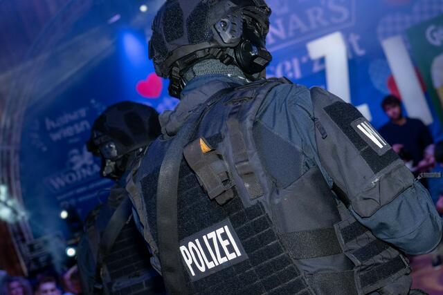Präsentation im Prater: WEGA-Einsatz für den neuen Polizeikalender 2023 ...
