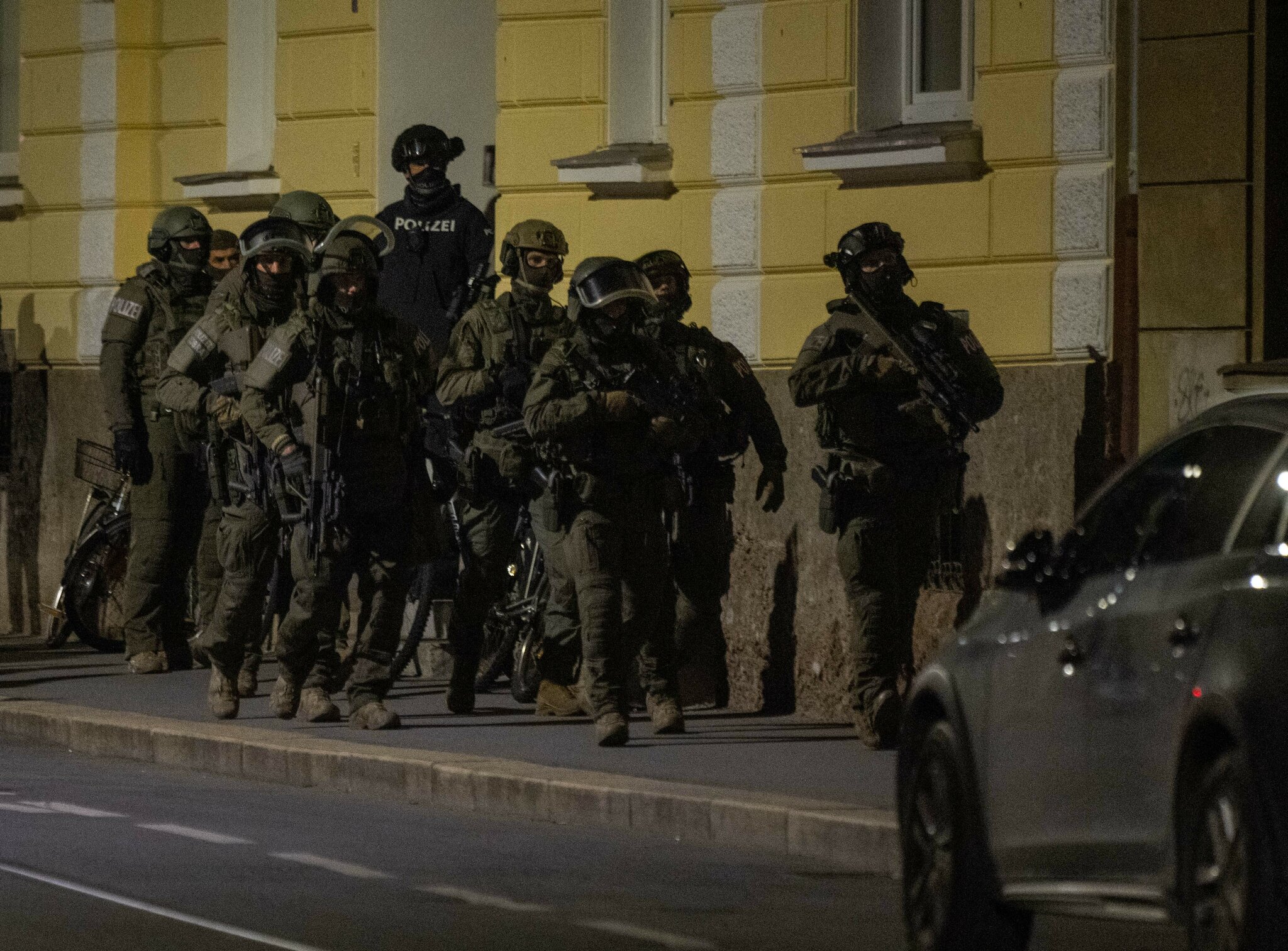 Ing.-Etzel-Straße: Polizei-Großeinsatz nach Hilferuf von Frau - Innsbruck