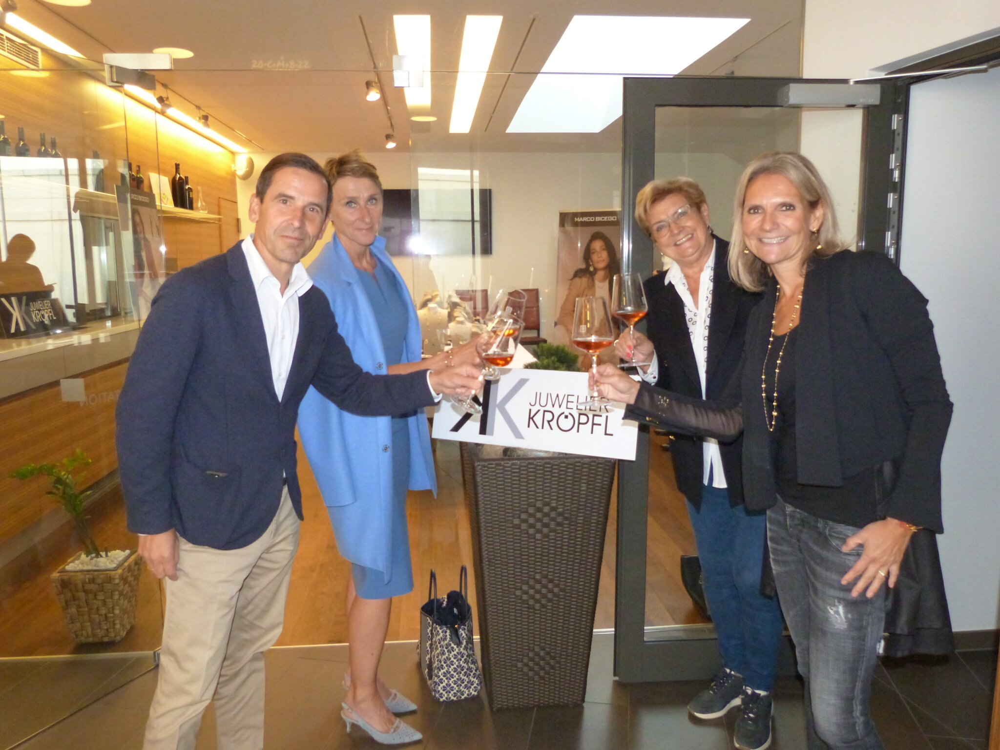 Exklusive Vorstellung der Breitling Neuheiten: Schmuck und Uhren im ...