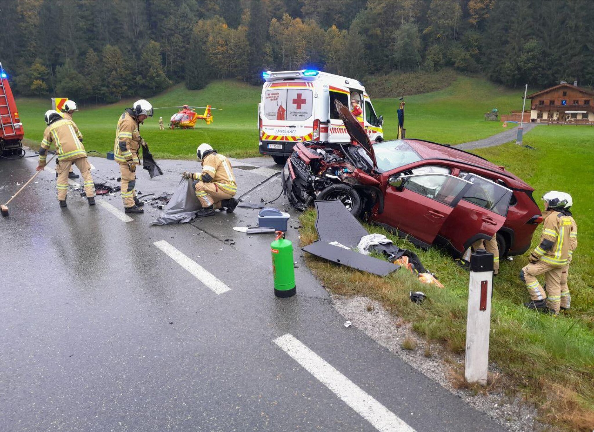 Kollision: Zwei Verletzte bei Verkehrsunfall in St. Johann - Kitzbühel