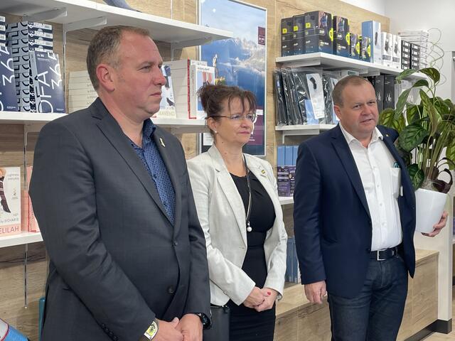 Laa an der Thaya: Luksche eröffnet Filiale m Ärztezentrum LaaPlus ...