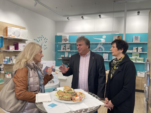 Laa an der Thaya: Luksche eröffnet Filiale m Ärztezentrum LaaPlus ...