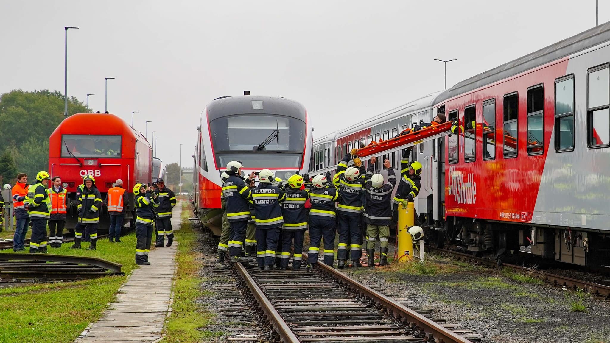 Bahnhof Fehring: Ein Zugunglück war das Szenario einer Feuerwehrübung ...