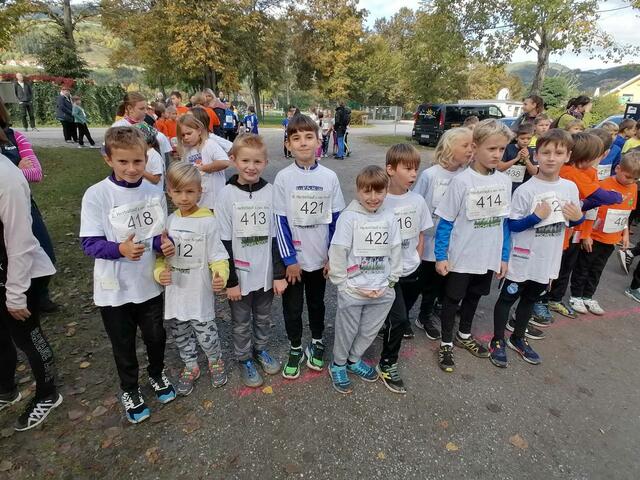 VS Pischelsdorf beim Herbstlauf am Stubenbergsee - Weiz