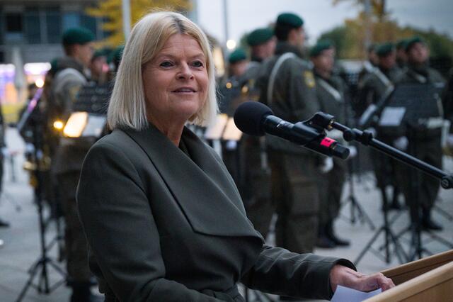 Bundesheer, St. Pölten: Verteidigungsministerin Tanner besuchte ...