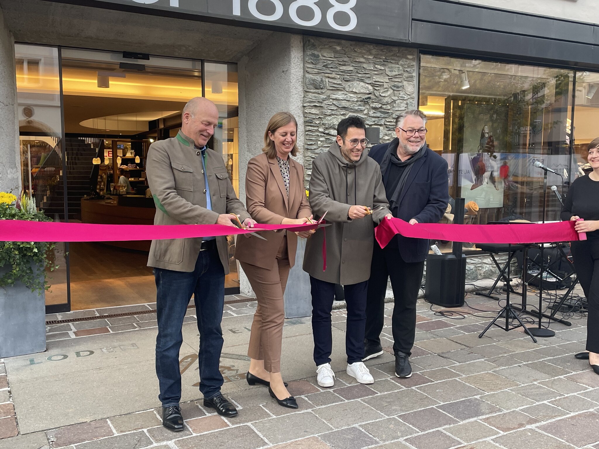 "Steiner1888": Ausstellungseröffnung "Styrian Products" in Schladming ...