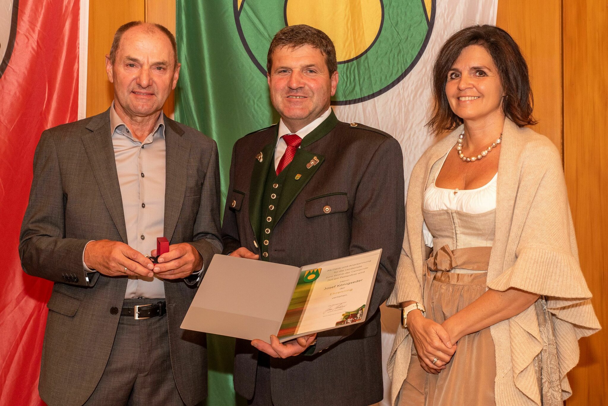 Zell am Pettenfirst: Josef Königseder erhält den Ehrenring der Gemeinde ...