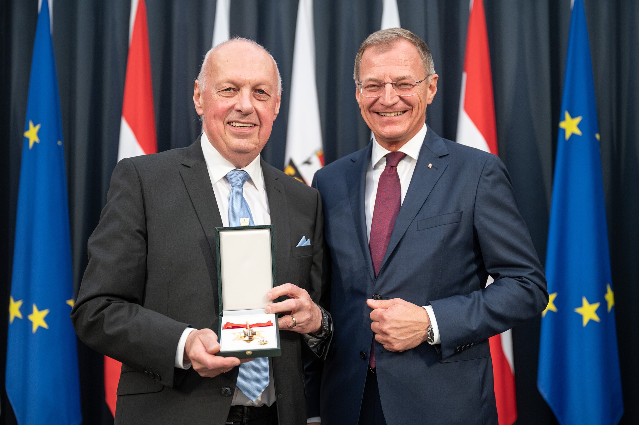 Ehrenzeichen für FPÖ-Politiker: Großes Ehrenzeichen des Landes OÖ an ...