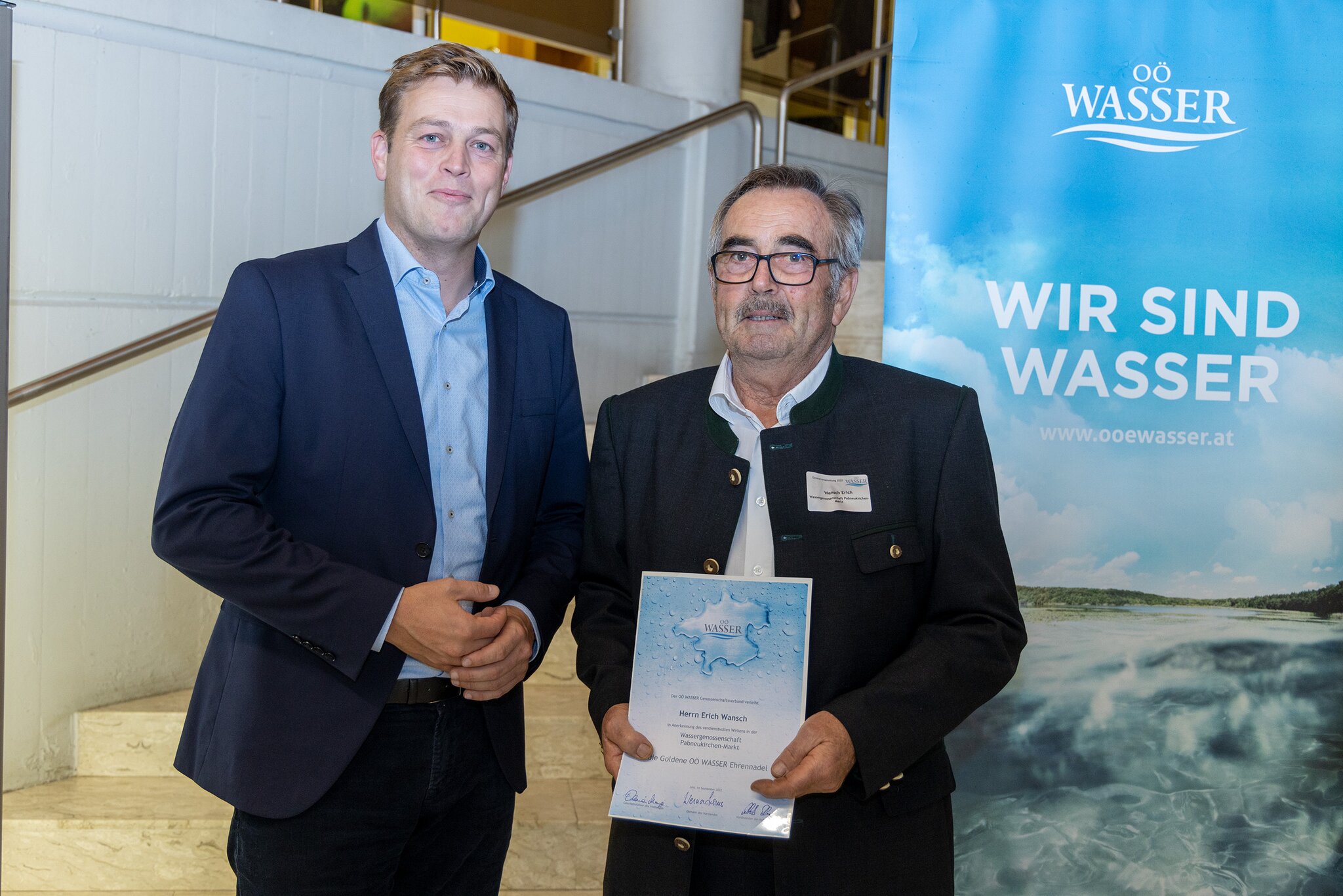 Auszeichnung: Goldene Wasser-Ehrennadel für Pabneukirchner Erich Wansch ...