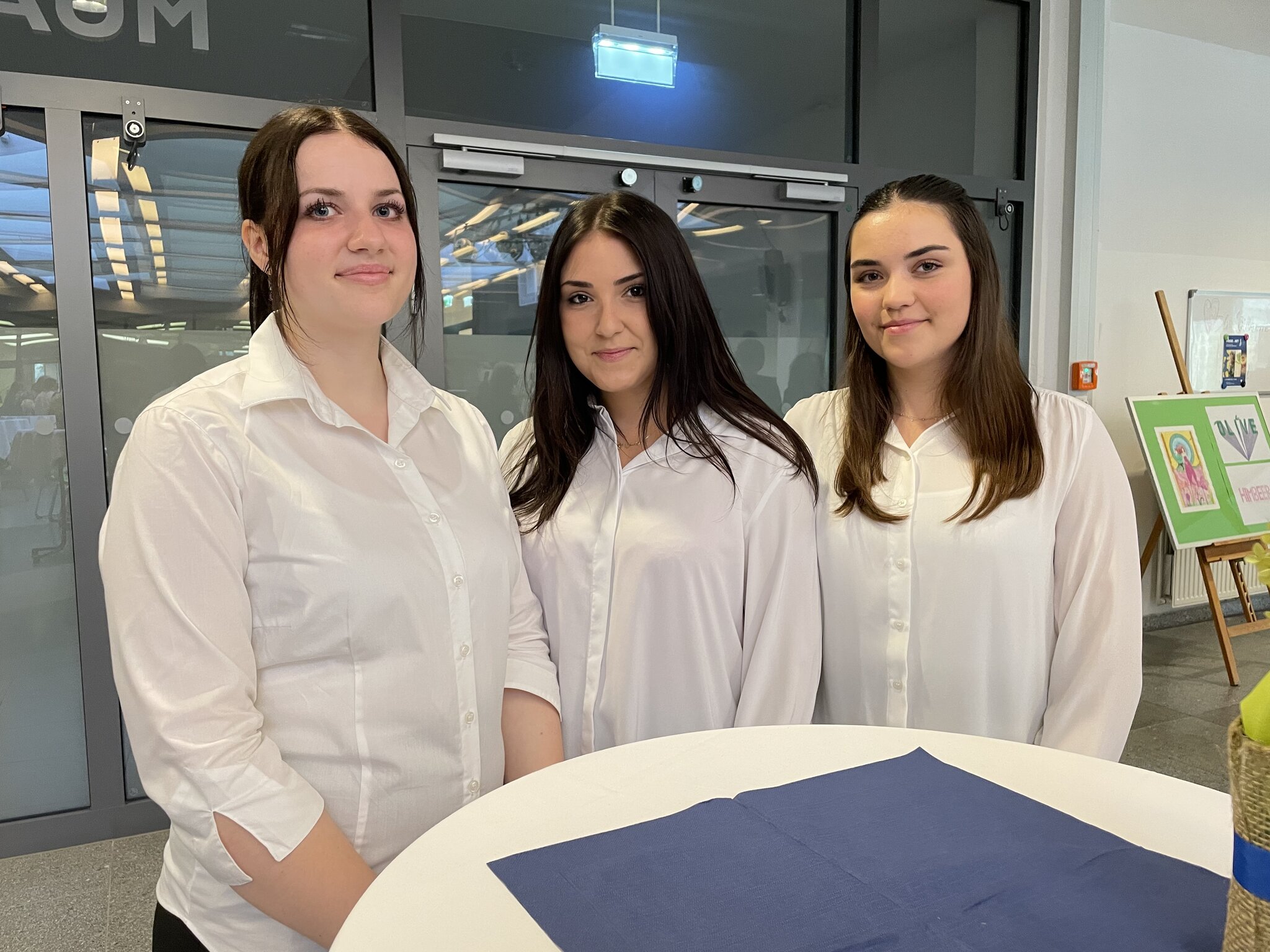 Kunst in Tulln: Vernissage der HLW Tulln lockte begeisterte Besucher ...