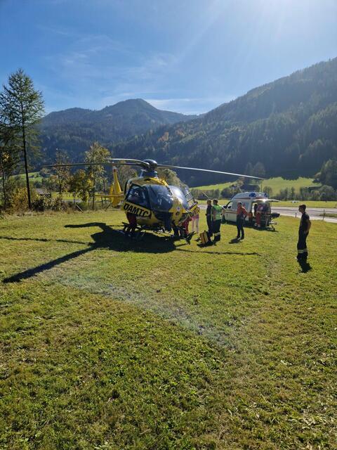 Oberwölz: Motorradfahrer stürzte über Böschung und wurde verletzt - Murau