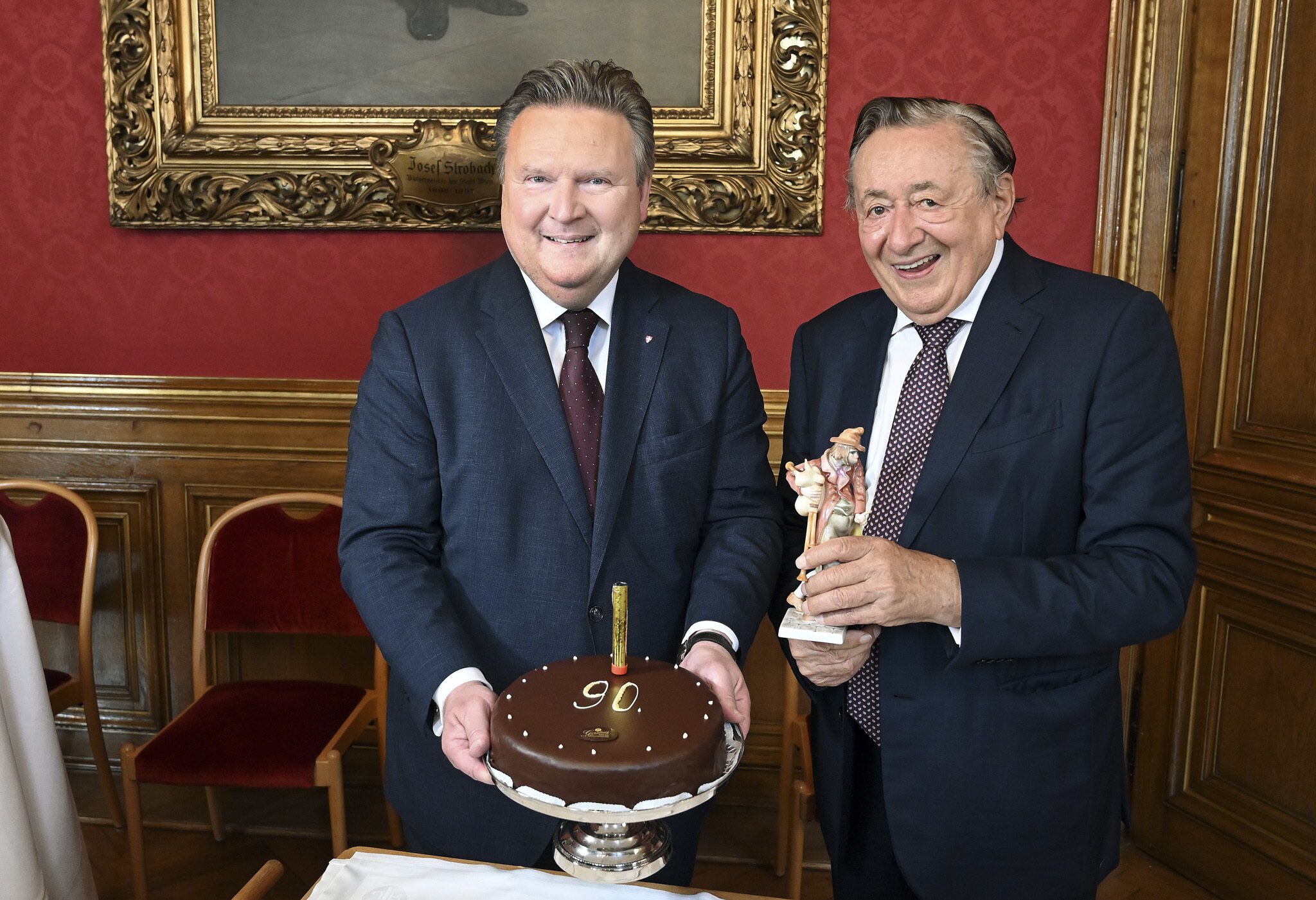 Zum 90ten: Ludwig lud Mörtel Lugner auf Geburtstagstorte ins Rathaus - Wien