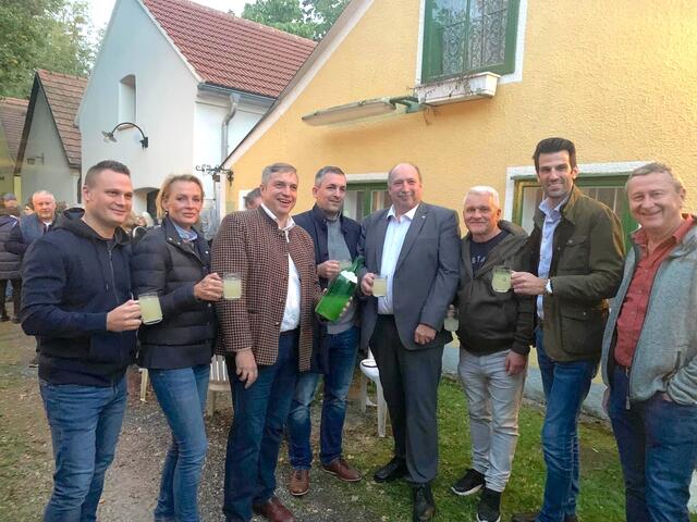 FPÖ lud ein: Sturm und Maroni in Leitzersdorf - Korneuburg