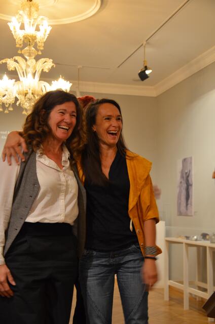 Carmen Sanders–Gratl vorlesend in Telfs: "Von einem wandernden ...