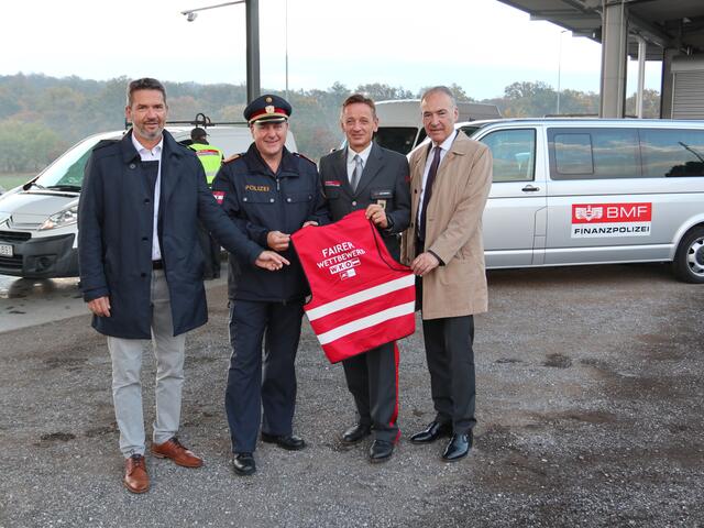 Kampf gegen Lohndumping: Schwerpunktkontrolle an der Grenze Klingenbach ...