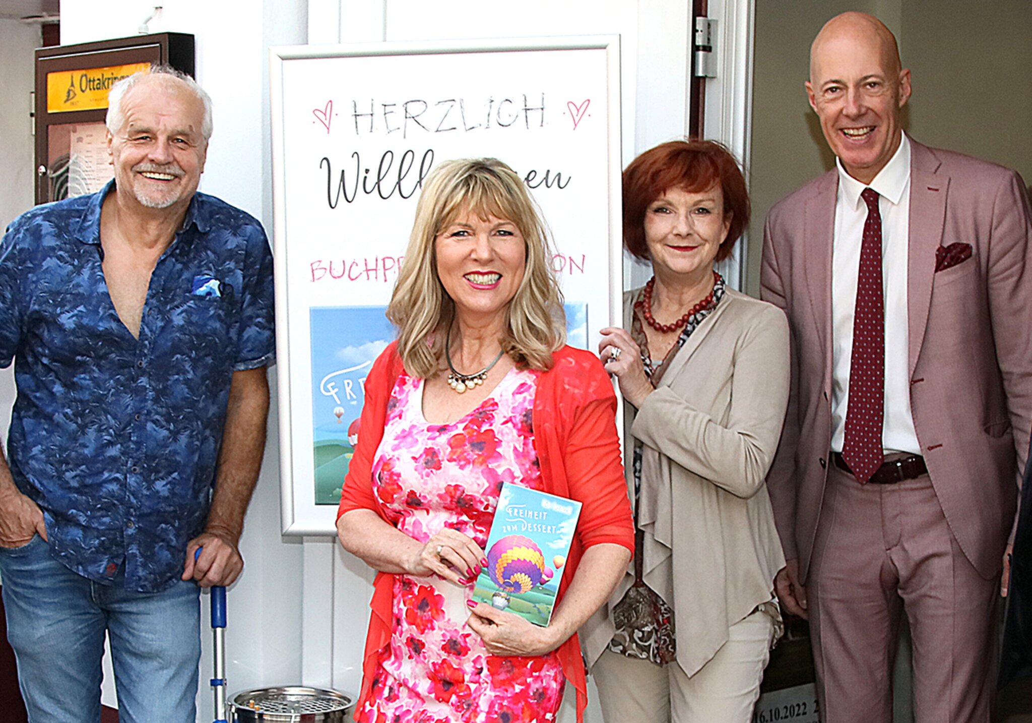 Kulisse Wien: Lis Levell präsentierte neues Buch "Freiheit zum Dessert ...