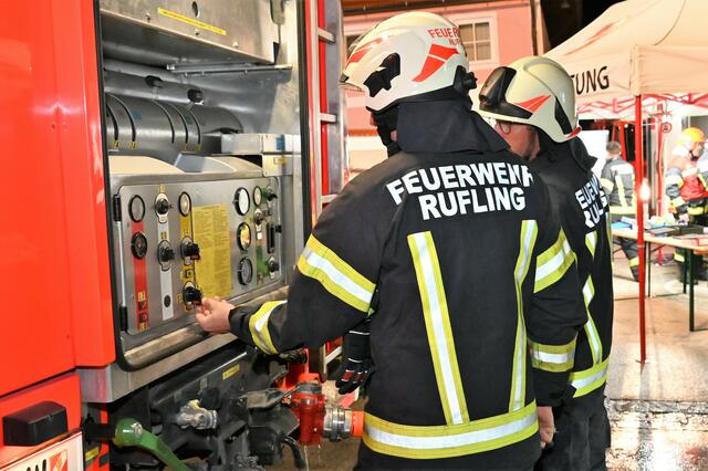 Zehn Feuerwehren im Einsatz: Großeinsatz der Feuerwehren bei Brand auf Bauernhof in Katzing ...