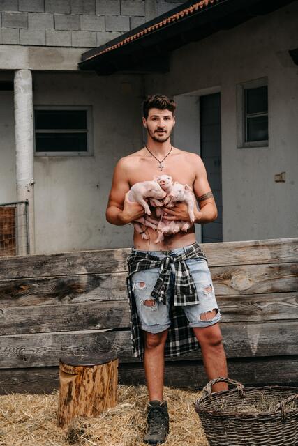 Zwei Models aus Oberösterreich dabei: Jungbauernkalender 2023 ist da - Oberösterreich