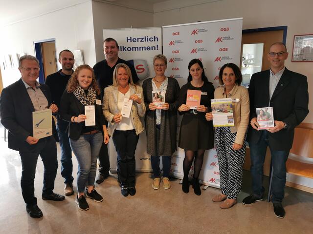 AMS, AK informierten: Nach der Babypause zurück in den Job im Bezirk ...