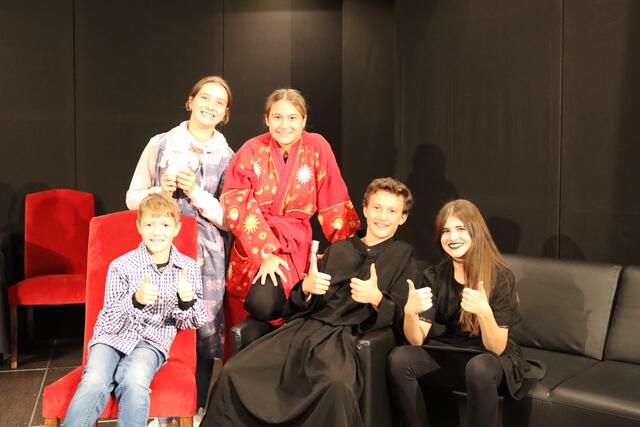 Von „Pfui-Reisen“ bis zum Banküberfall: Theatergruppe Fließ hat wieder ...