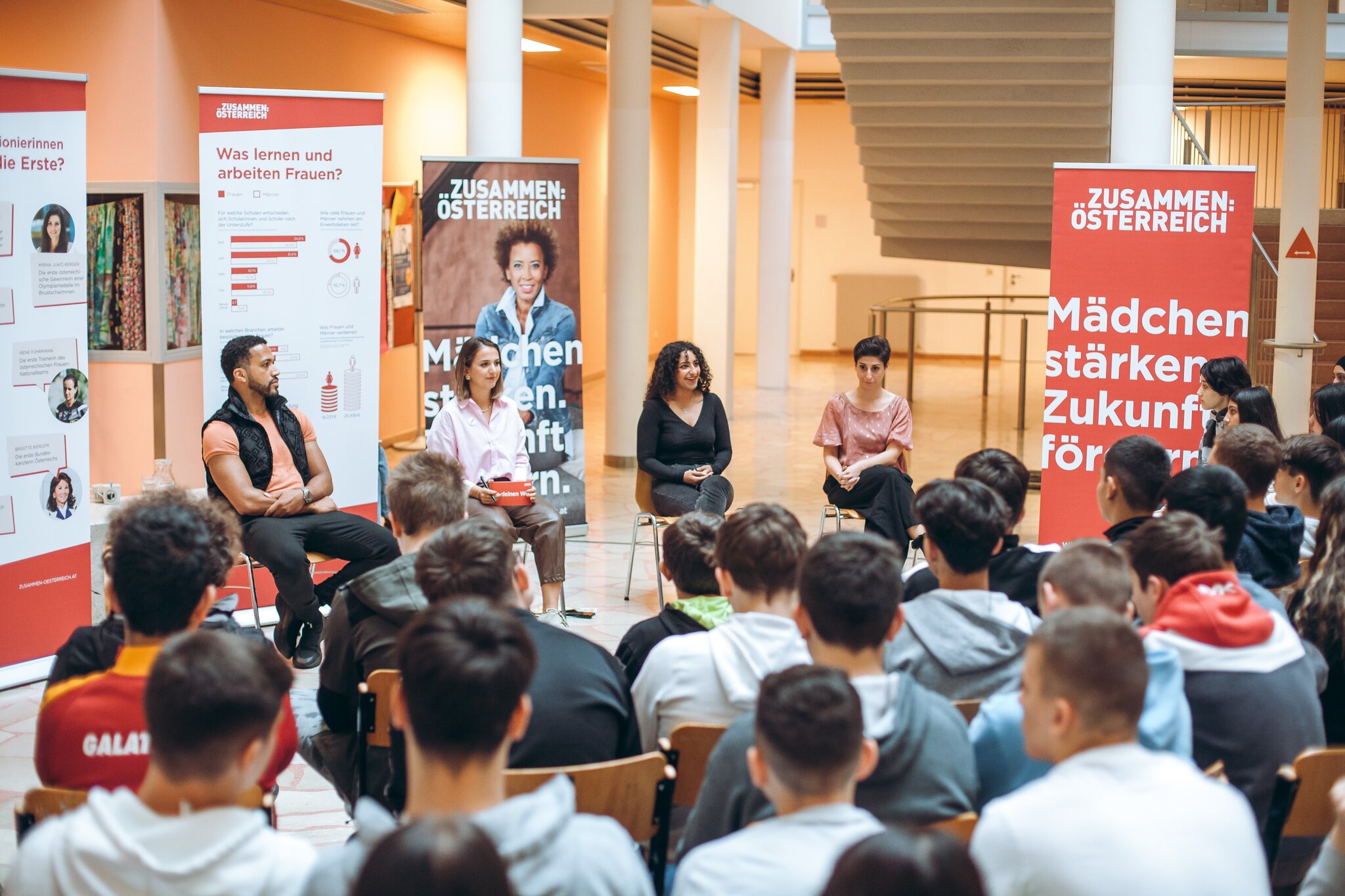 Vorbild sein: Integrationsbotschafter besuchten Schüler im 3. Bezirk ...