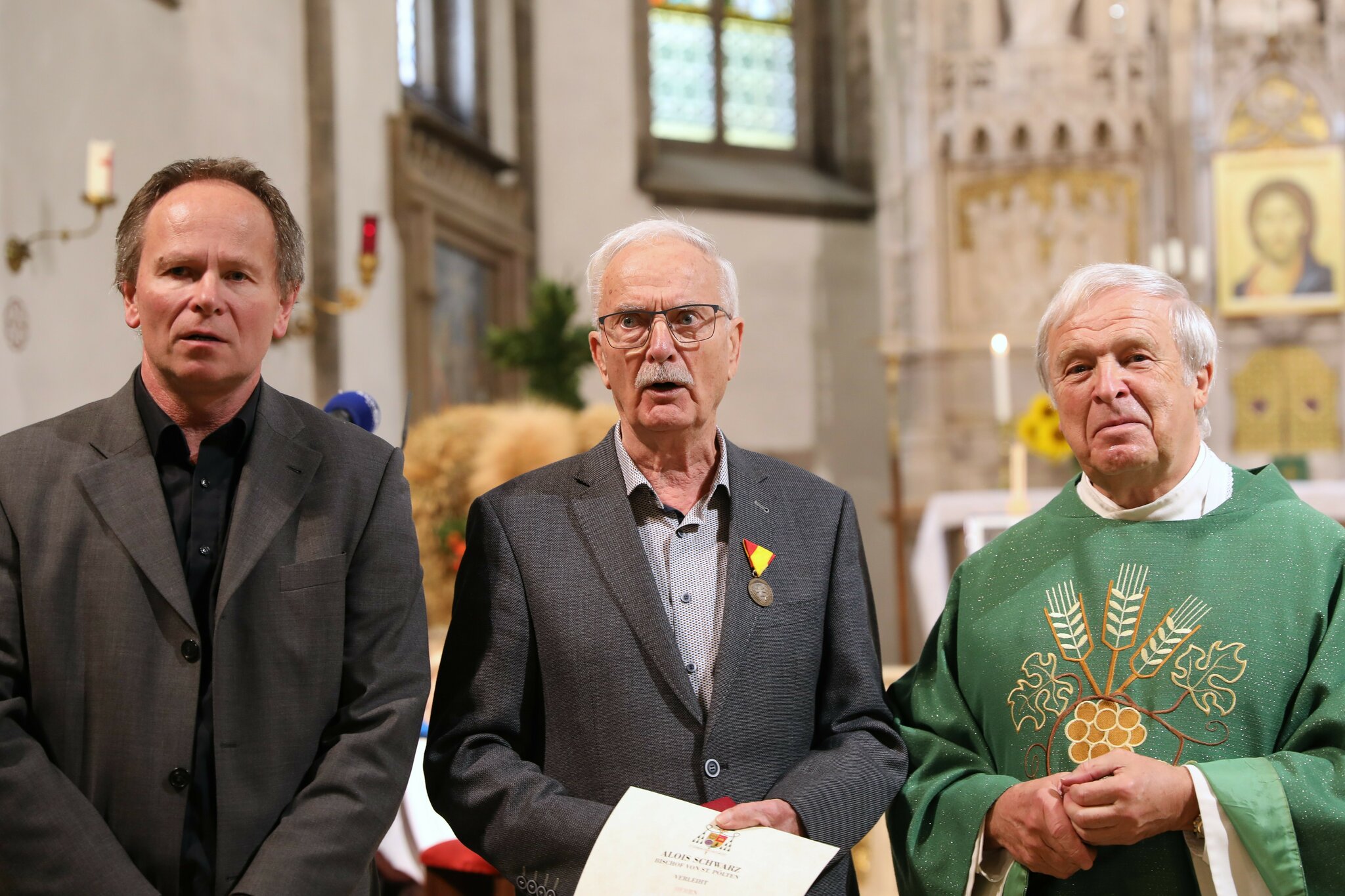 Chor der Stadtpfarre St. Valentin: Hl. Hippolyt Orden für Hr. Rupert Deinhofer - Enns
