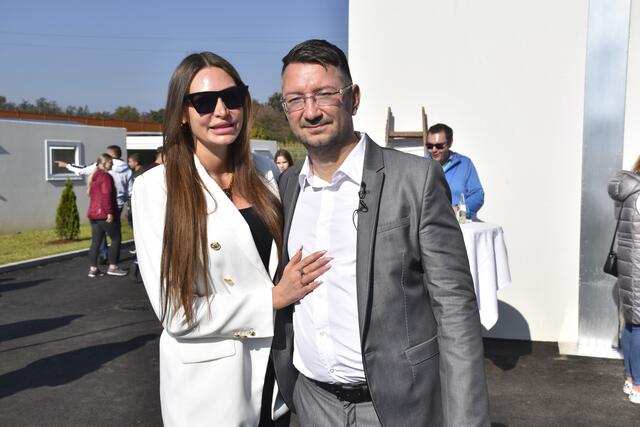 Eröffnung in Gralla: Hunderte Fans gingen Susi und Walter Temmer ...