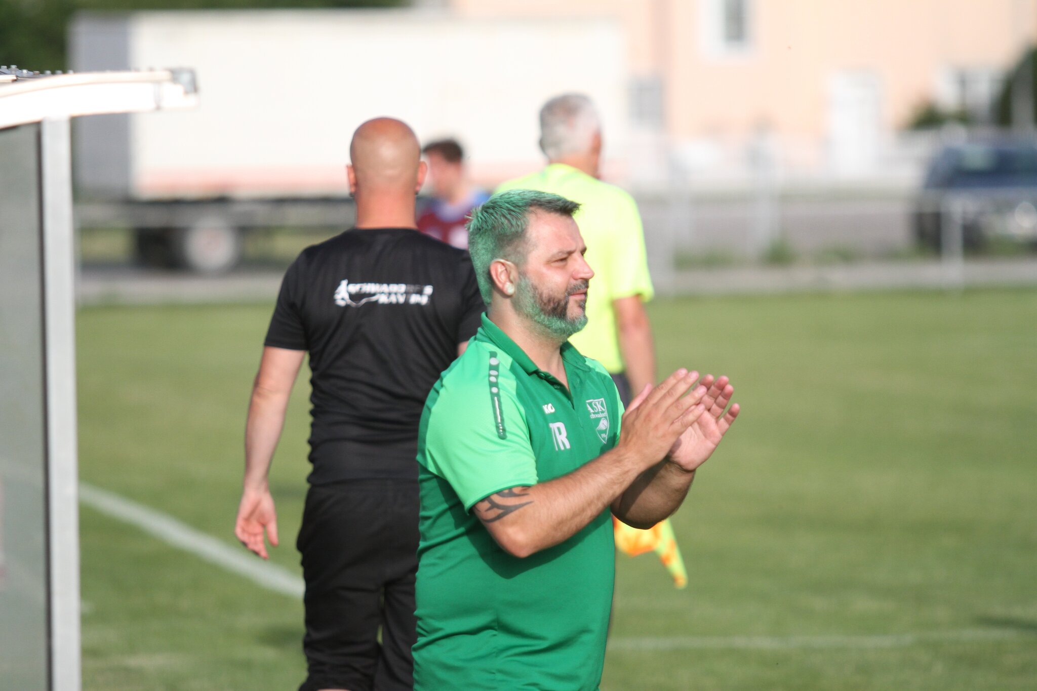 Sport - Fußball: Velmer Ärger über Last-Minute "Rote" - Schwechat