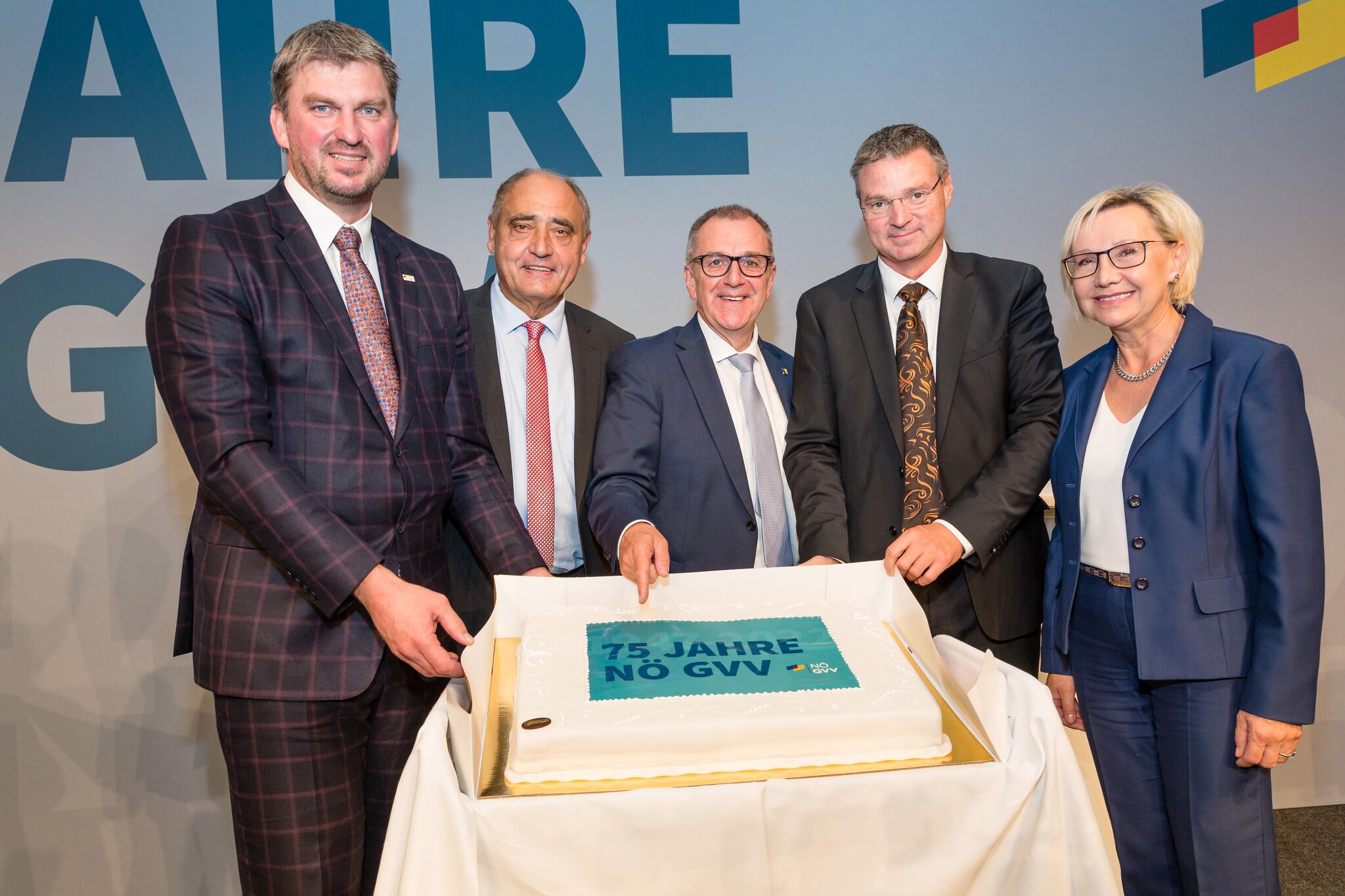 75 Jahre GVV NÖ Feier mit ordentlicher Beteiligung aus Hollabrunn ...