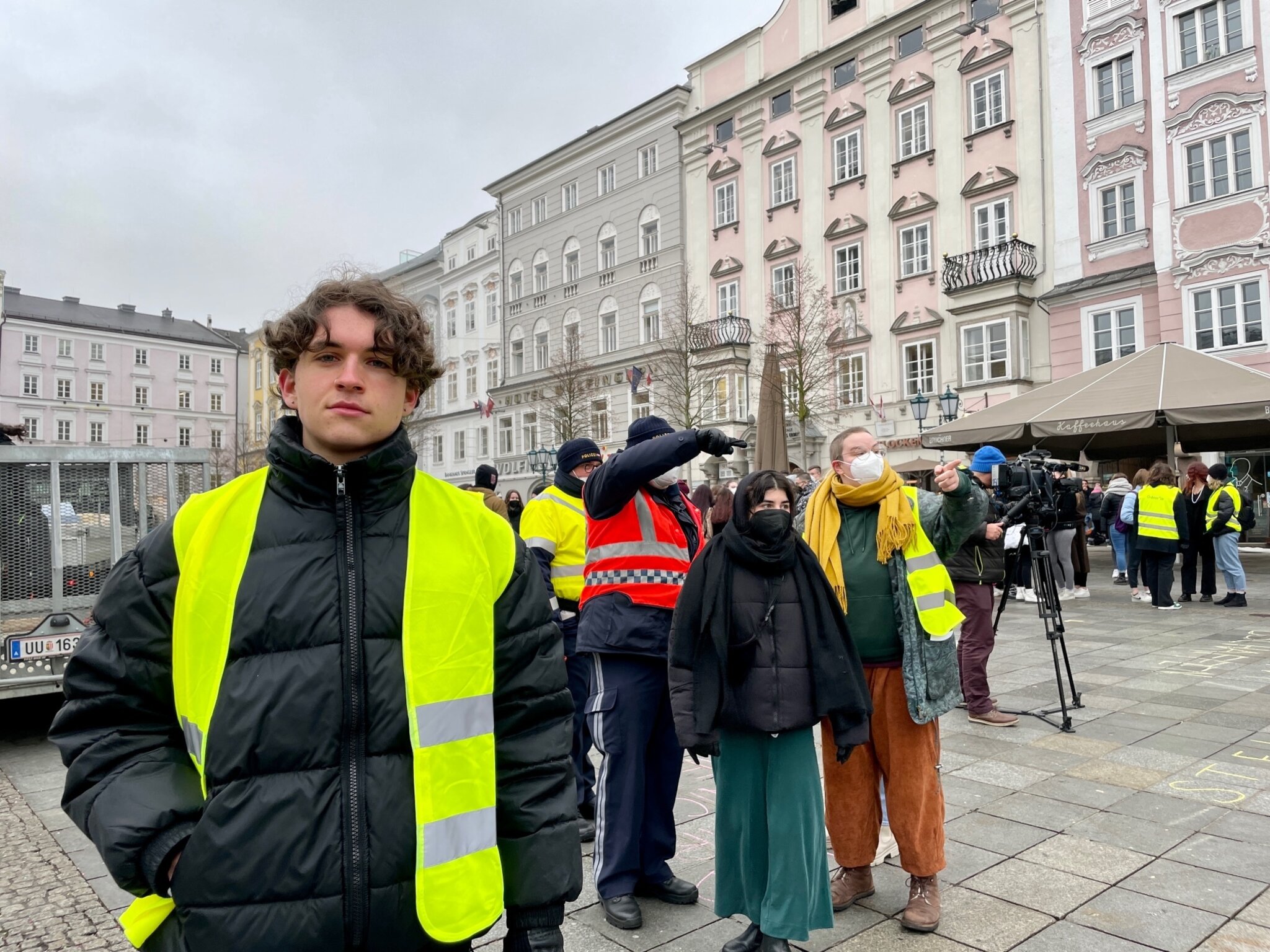 Linz: Schüler demonstrieren für das Recht zu demonstrieren - Linz