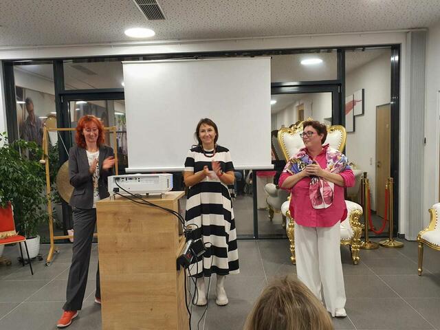 Die Frauen-Kräfte bündeln: FrauenKraft Kick Off hatte volles Haus ...