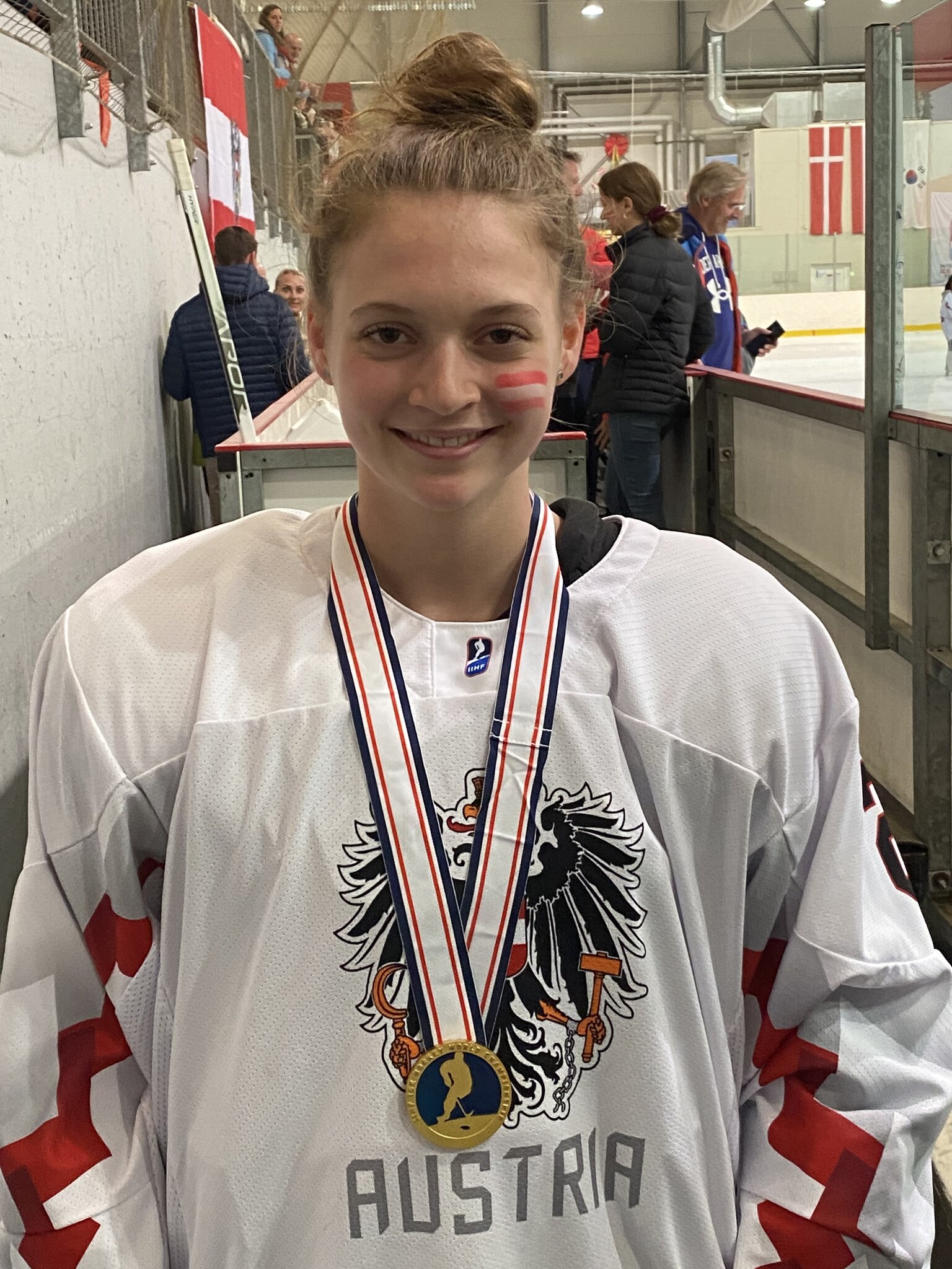 Puckjägerin Hannah Leitner: Eine Eishockey-U18-Weltmeisterin aus Axams ...