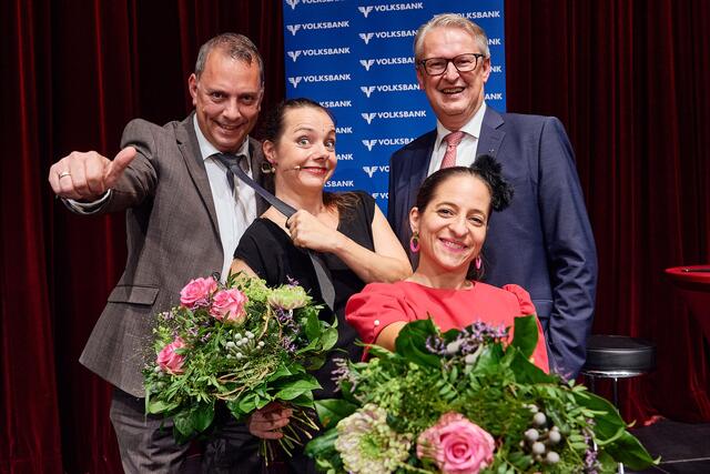 Kernölamazonen in Wels: Volksbank OÖ lud zum Kabraettabend - Wels ...