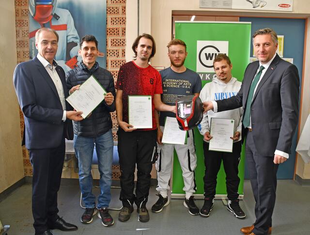 Fachkräfte-Offensive: Absolventen im Bereich Metalltechnik ...