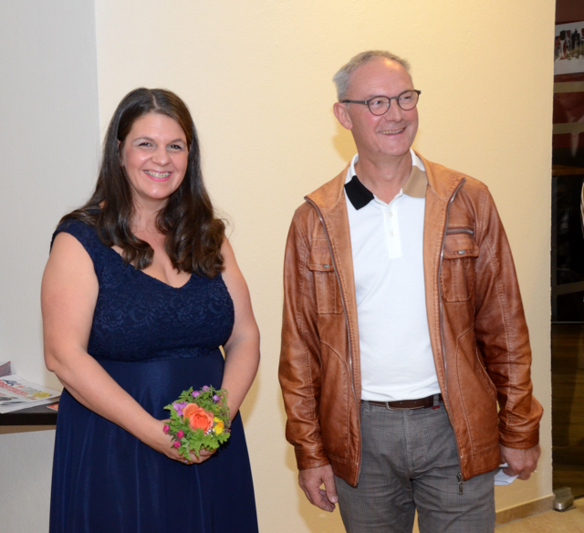 "Bunt, was sonst?": Melanie Neuner's Werke in Innsbruck zu sehen ...