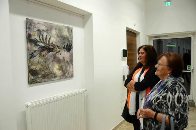 "Bunt, was sonst?": Melanie Neuner's Werke in Innsbruck zu sehen ...