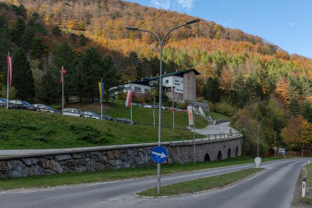 Damals und heute: Rax-Seilbahnstation - Neunkirchen